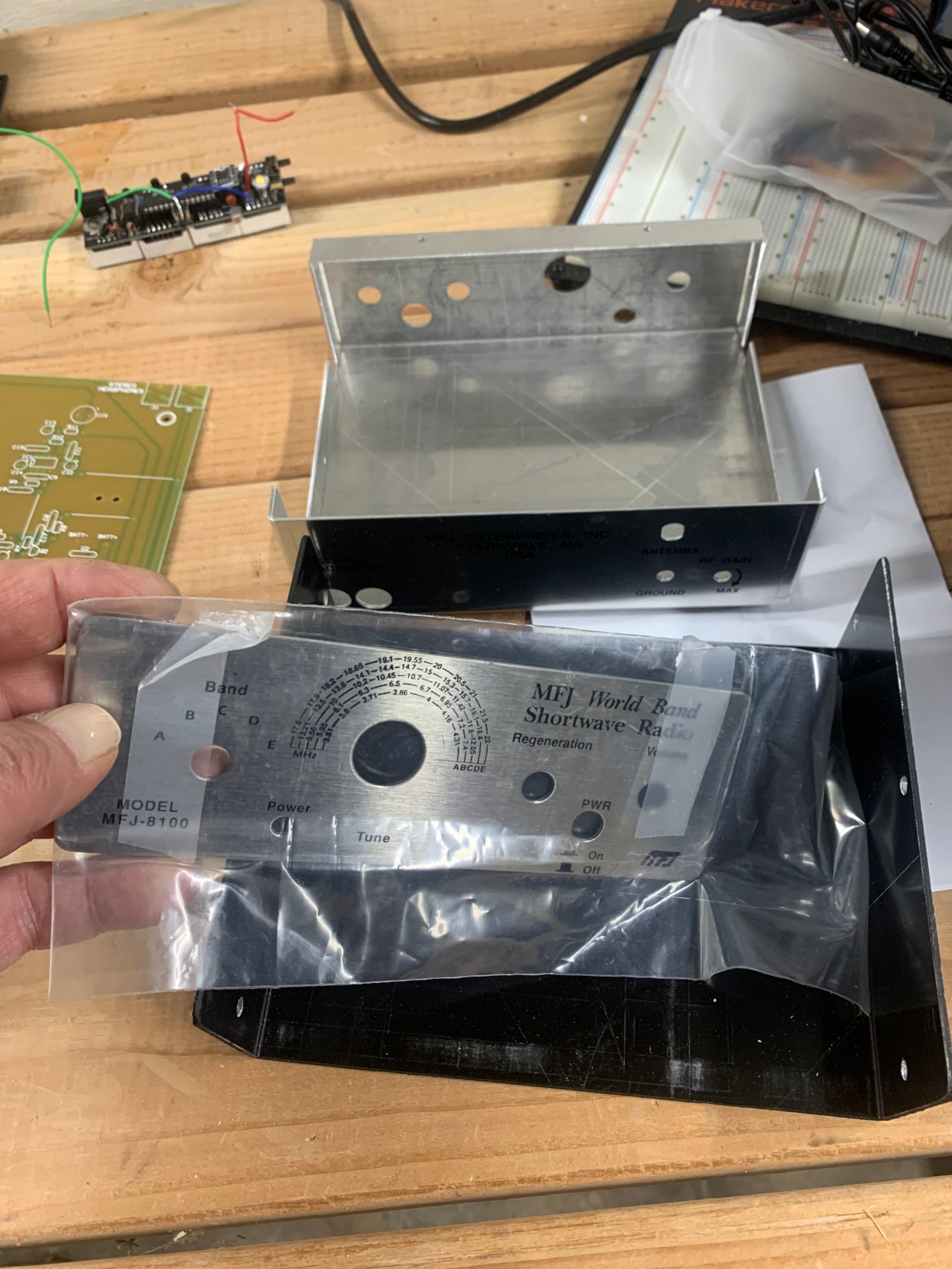 Reviewing the MFJ 8100K World Band SW Receiver Kit – grouchyfarmer