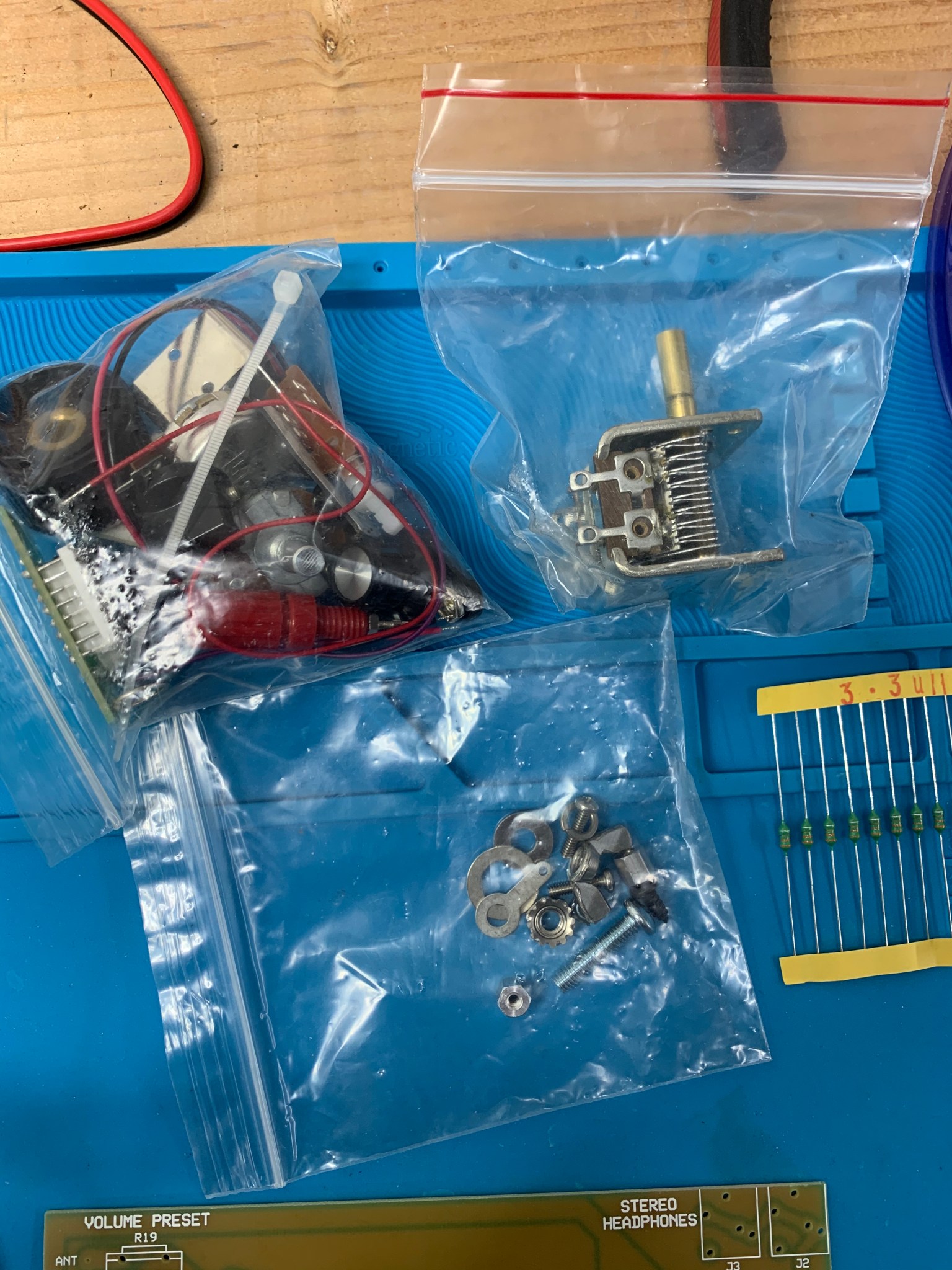 Reviewing the MFJ 8100K World Band SW Receiver Kit – grouchyfarmer