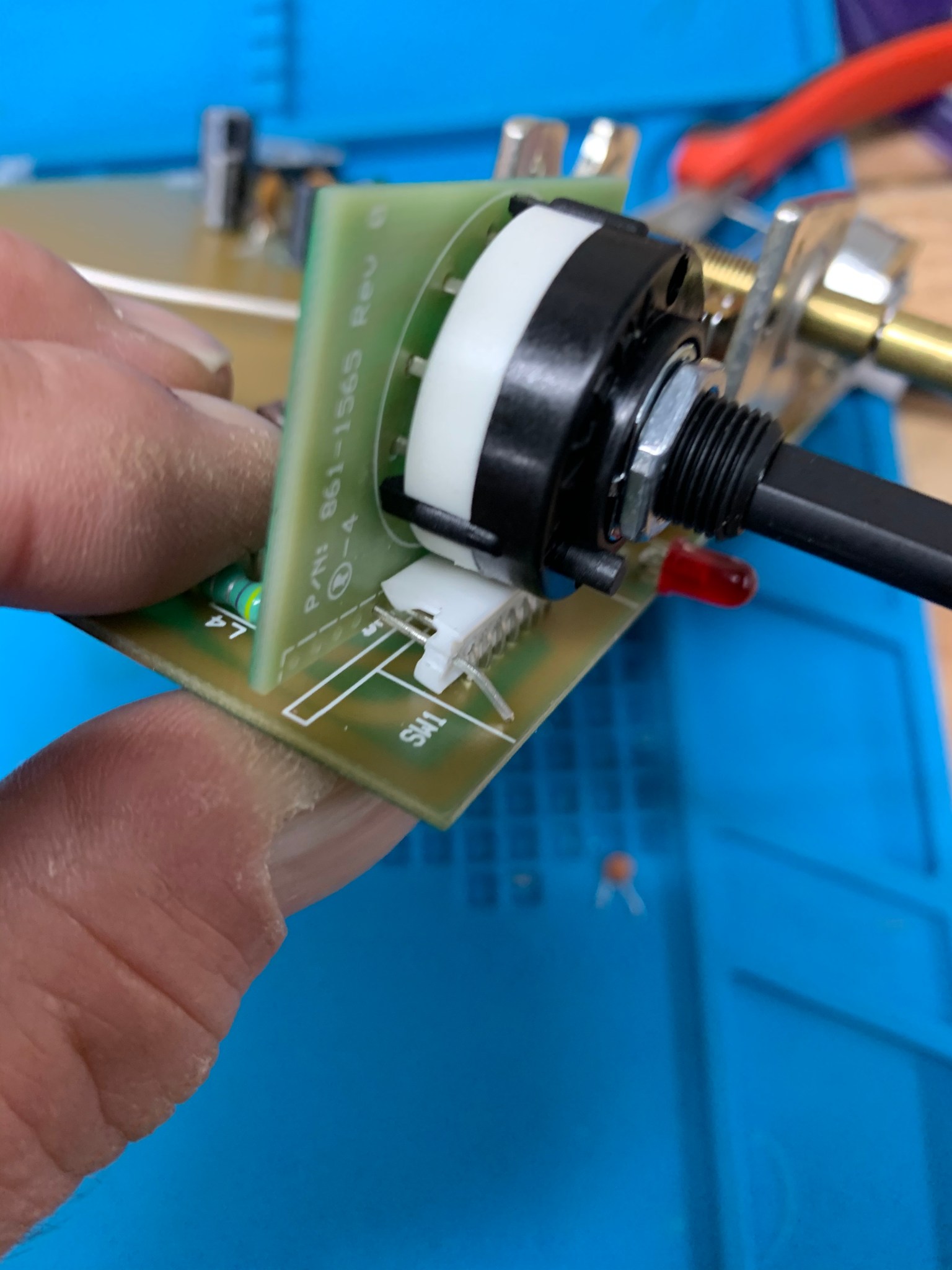 Reviewing the MFJ 8100K World Band SW Receiver Kit – grouchyfarmer